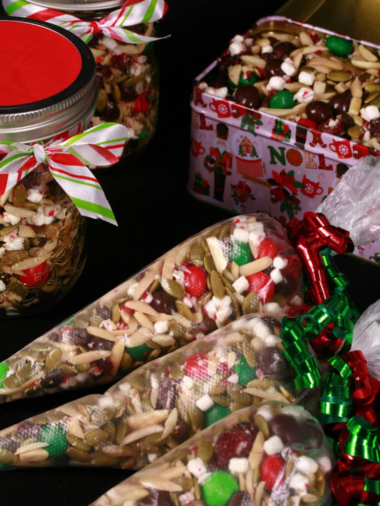 Christmas Trail Mix Recipe [Festive Peppermint Mocha Snack Mix!] - 2 ...