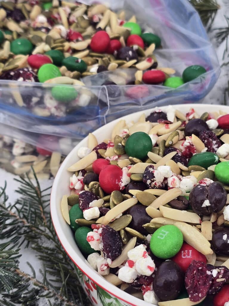 Christmas Trail Mix Recipe [Festive Peppermint Mocha Snack Mix!] - 2 ...